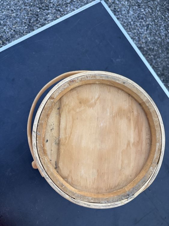 Charmantes Holz-Kübel mit Herz, ideal für Deko 🪵🌻 (Gebraucht) in ...