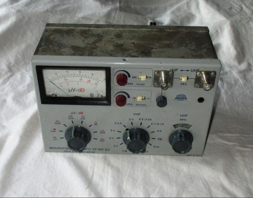 Field Strength Meter (Defekt) in Horw für CHF 50 – mit Lieferung auf ...