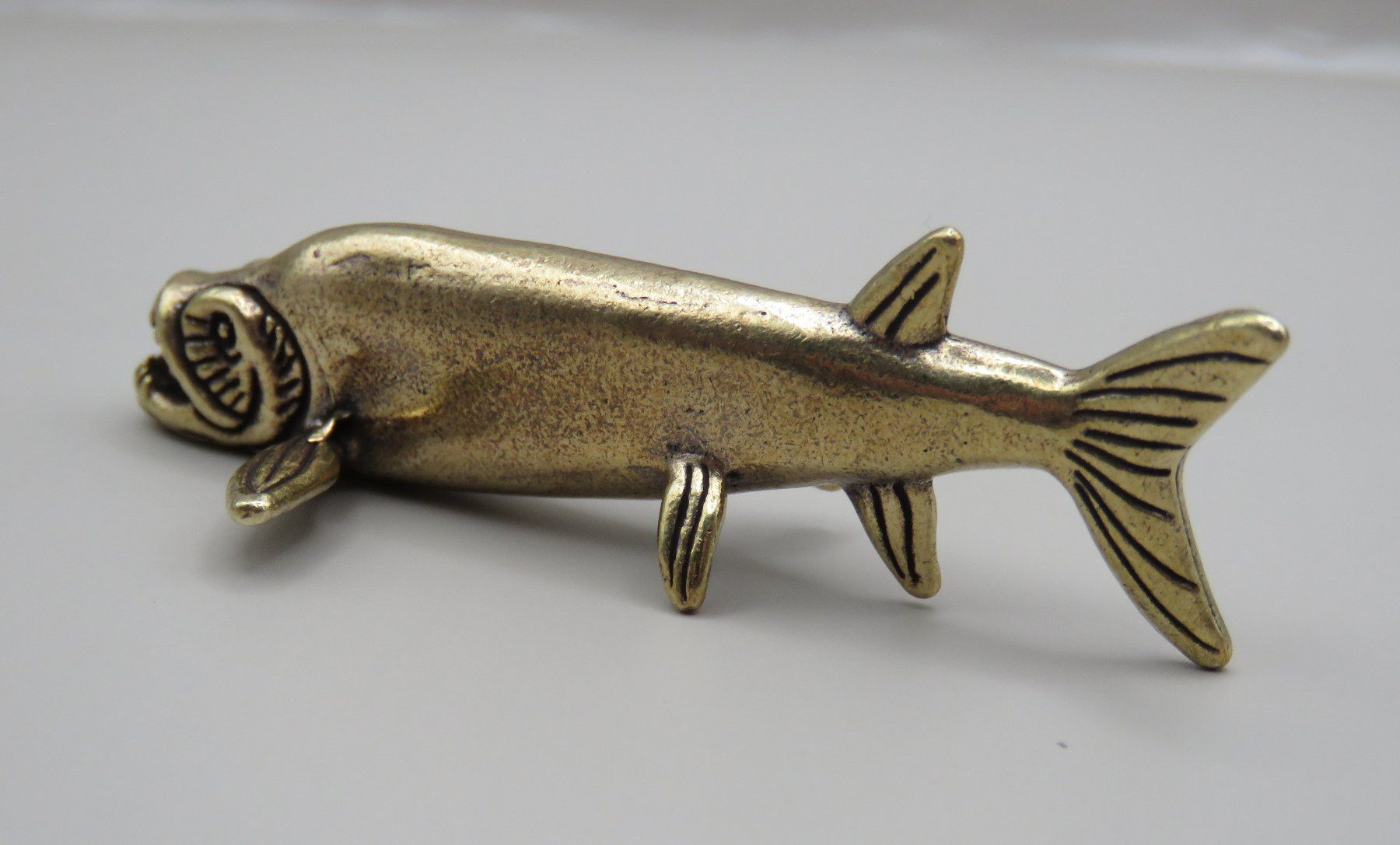 FISCH mit Zähnen - Messing Figur - Neu - 6x2,7cm (Neu und ...