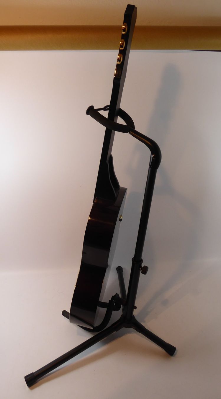 Elvis Presley „King for All Time“ Gitarren-Wanduhr (Gebraucht) in Bern ...