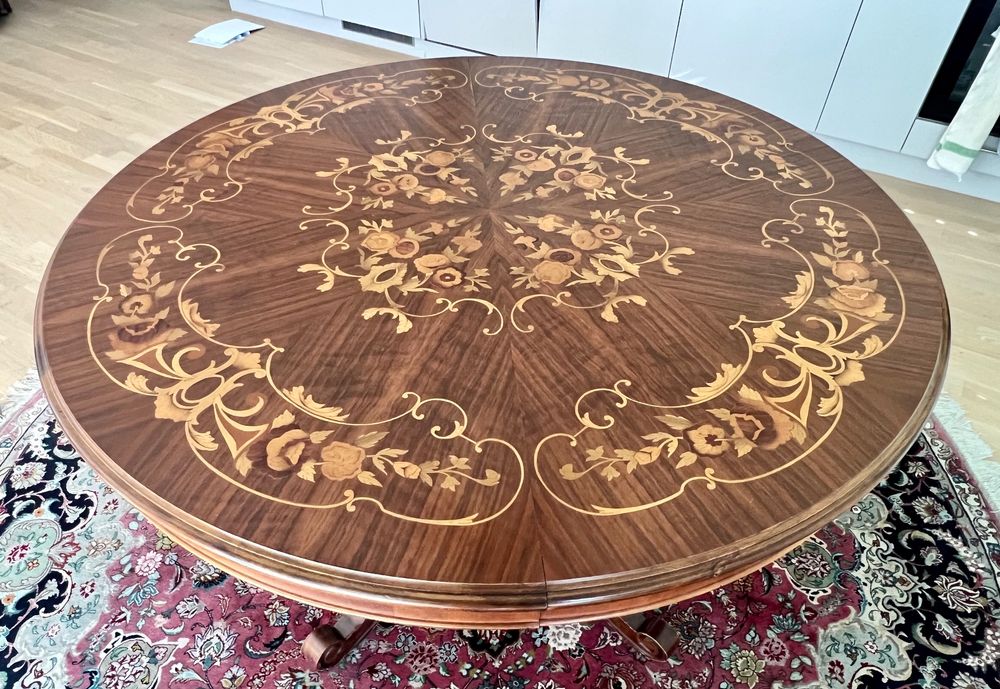 runder Esstisch aus Holz *** mit Intarsien (Gebraucht) in Wil SG für ...