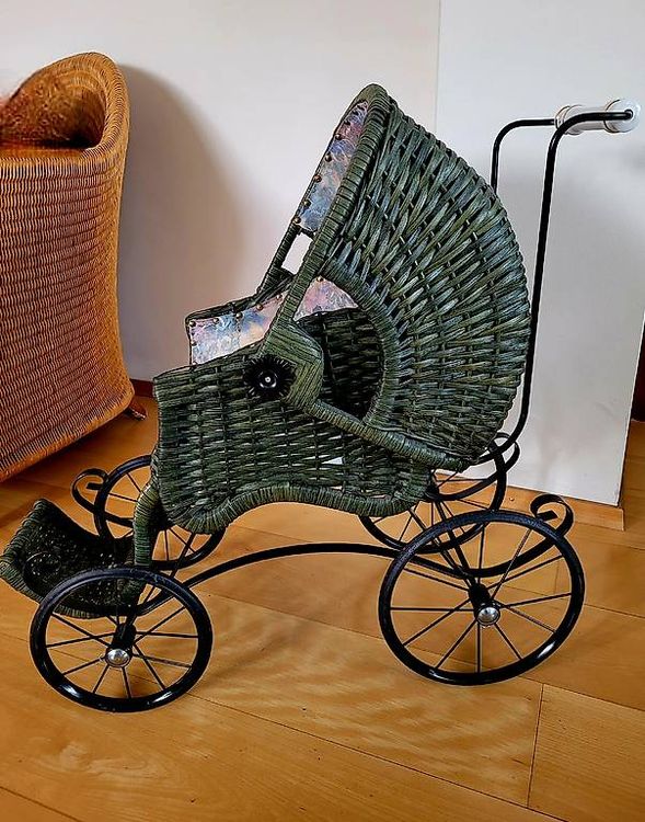 Antiker Puppenwagen (Gebraucht) in Unterseen für CHF 30 – nur Abholung auf Ricardo kaufen