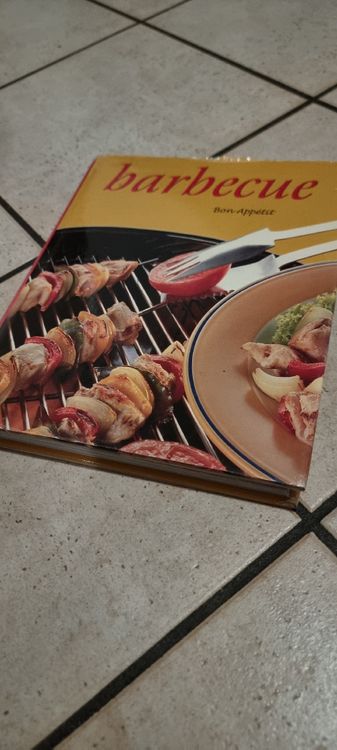 Livre de cuisine "Barbecue" 🍖🔥 (D'occasion) à La Chaux-de-Fonds pour ...