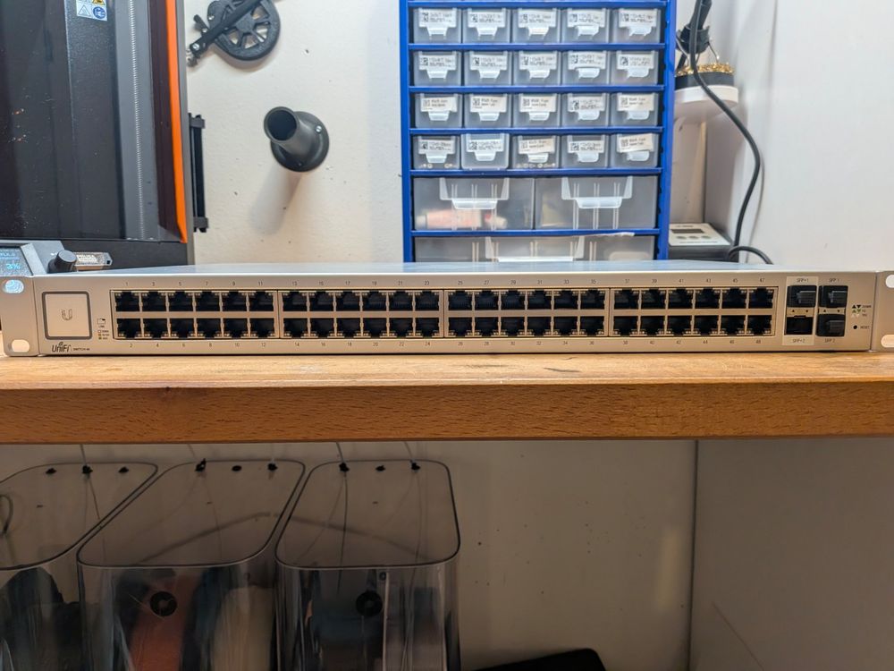 UniFi Switch 48 Port ohne PoE gebraucht Kratzer (Gebraucht) in ...