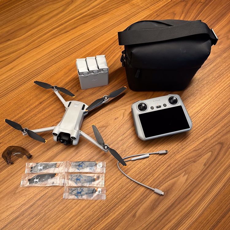 DJI Mini 3 Pro mit RC Controller und Fly More Combo (Gebraucht) in ...