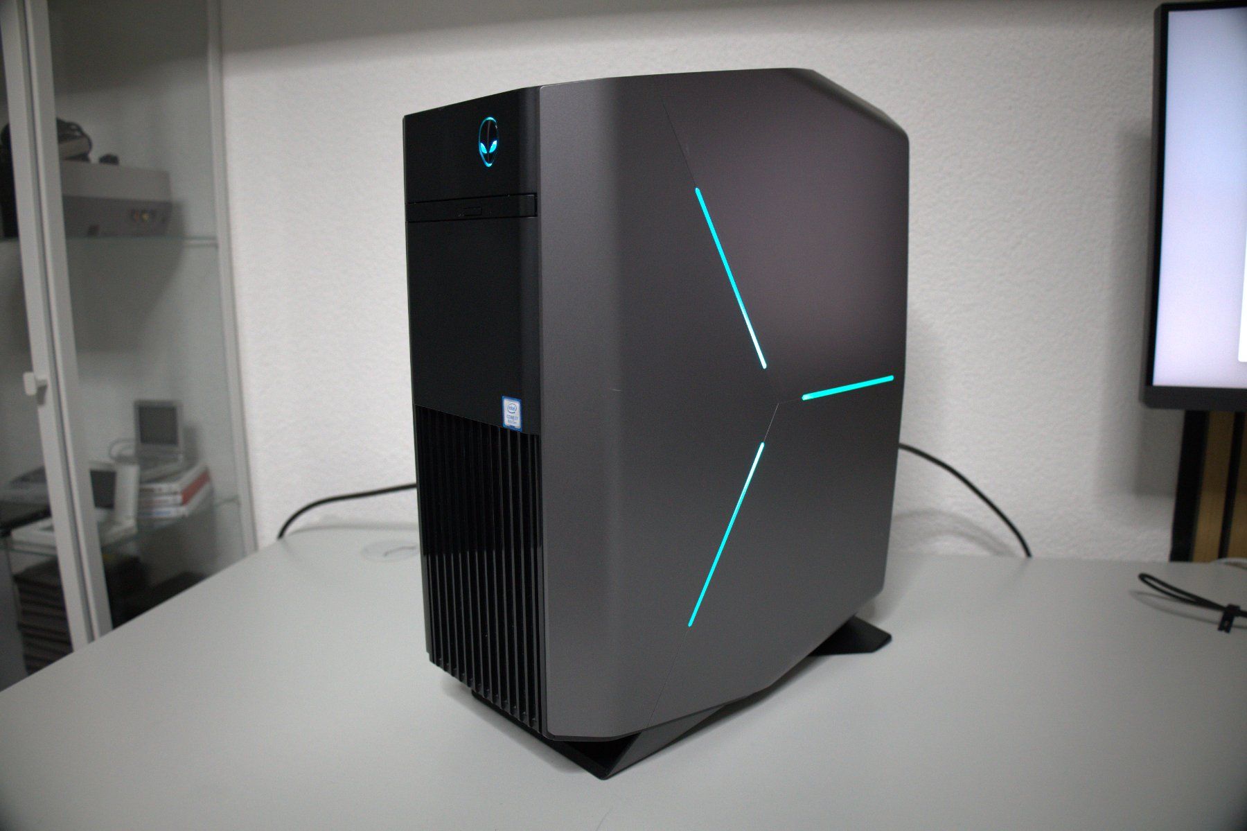 Alienware Aurora R7 Gaming PC | i7-8700 | GTX1070 | 16GB RAM (Gebraucht ...