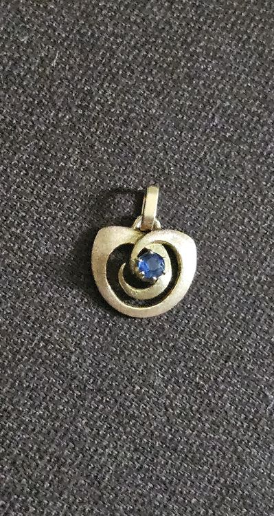 Gold Anhänger 333 mit Saphir (Neu (gemäss Beschreibung)) in Luzern für ...