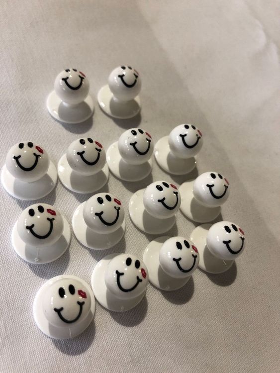 14er Satz Steckknöpfe Smiley (Neu und originalverpackt) in Gossau SG ...