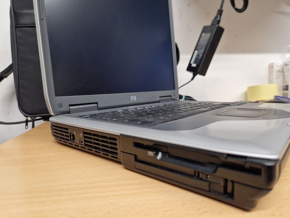 HP Compaq NX9010 Notebook mit Floppy und Parallel Port (Gebraucht) in ...