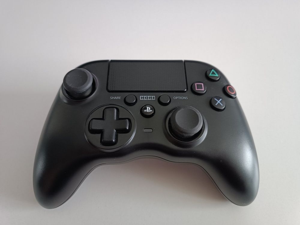 Neuer Hori PS4 Pro Controller | Kaufen auf Ricardo