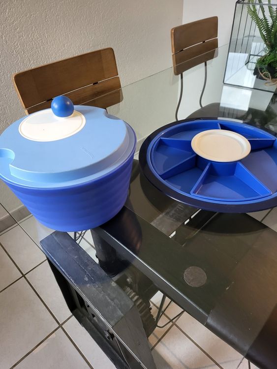 Plats à apéros et essoreuse à salade Tupperware (D'occasion) à Saxon ...