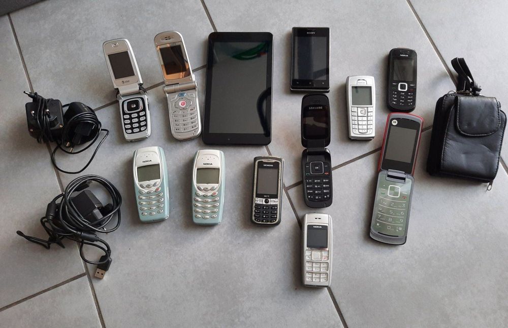 Estrichfund, alte Handys versch.Marken (Gebraucht) in Holderbank AG für ...