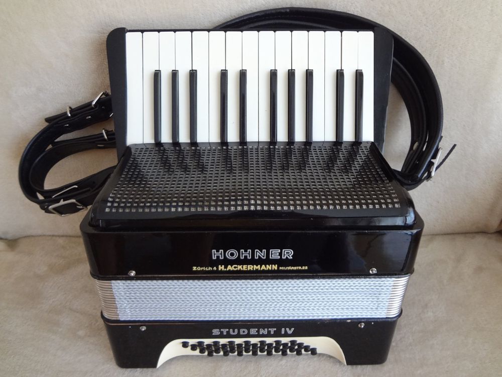 Hohner Student IV Remis à neuf à l'atelier. Avec coffre (Gebraucht) in ...