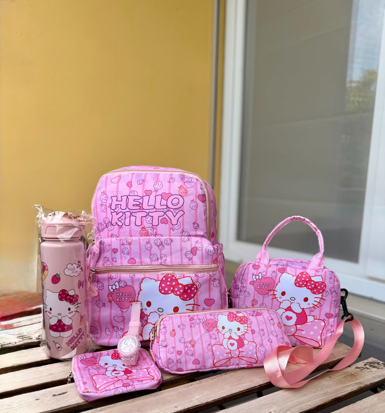Sac à dos Hello Kitty et accessoires, ensemble parfait! NEUF (Neuf avec ...