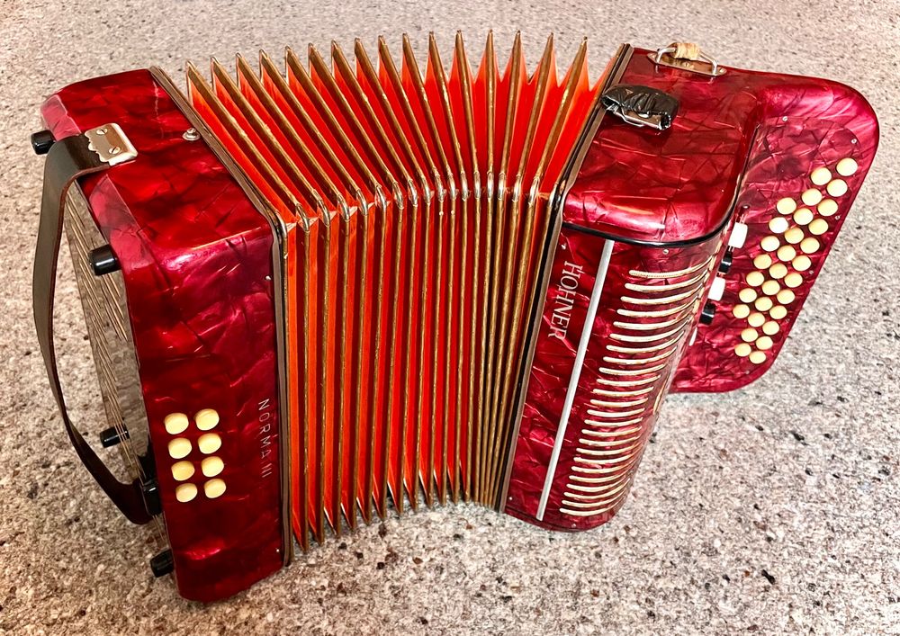 Akkordeon Hohner Norma 3 gebraucht, guter & sauberer Zustand (Gebraucht) in Spiez für CHF 170 ...