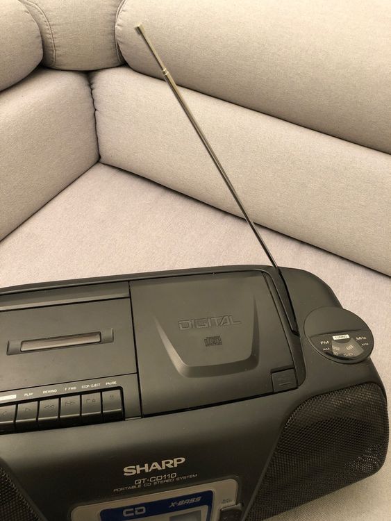 SHARP X-Bass Tape & CD Player (Gebraucht) in für CHF 21 – mit Lieferung ...