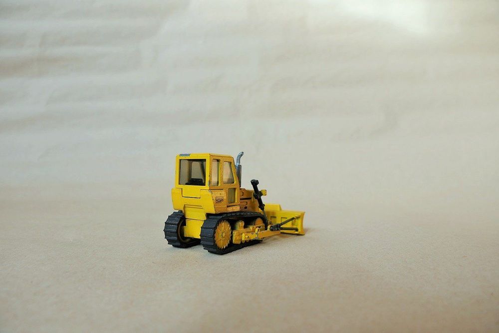 NZG_Menck-SR85_1/50 und MF 300 Raupe (Defekt) in Wilderswil für CHF 84 ...