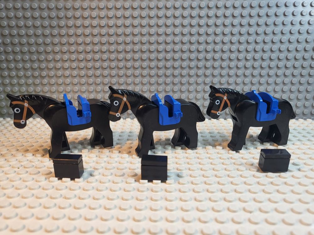 3 Lego - Pferde in schwarz mit Sattel | Kaufen auf Ricardo