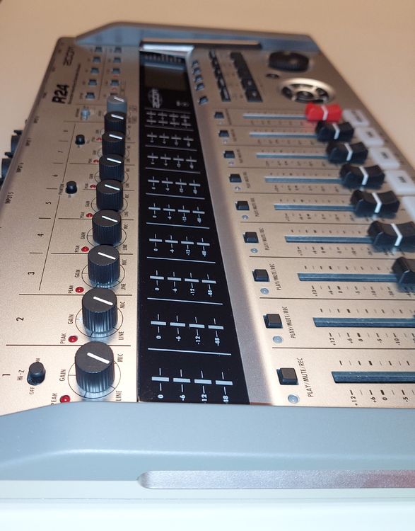 Zoom R24 24 Spur Recorder / Interface / Controller / Sampler (Gebraucht ...