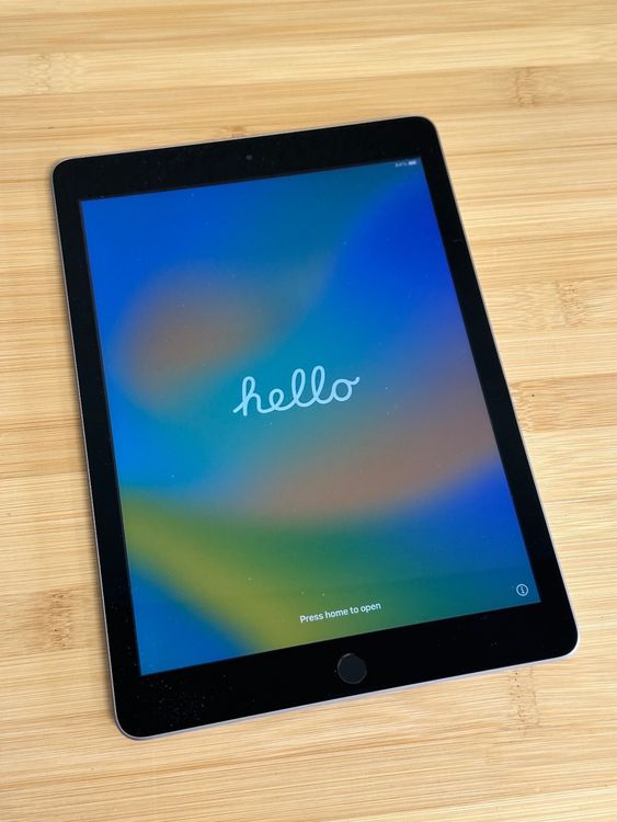 Apple iPad 5. Generation Wi-Fi, 32GB, Spacegrau | Kaufen auf Ricardo