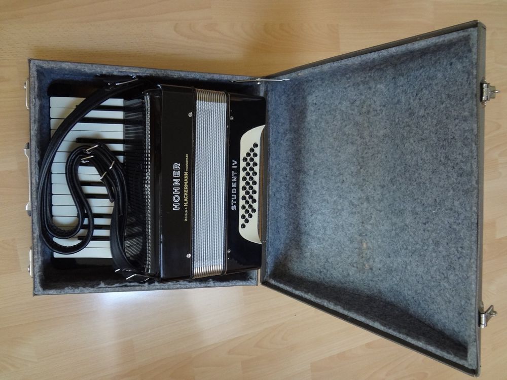 Hohner Student IV Remis à neuf à l'atelier. Avec coffre (Gebraucht) in ...