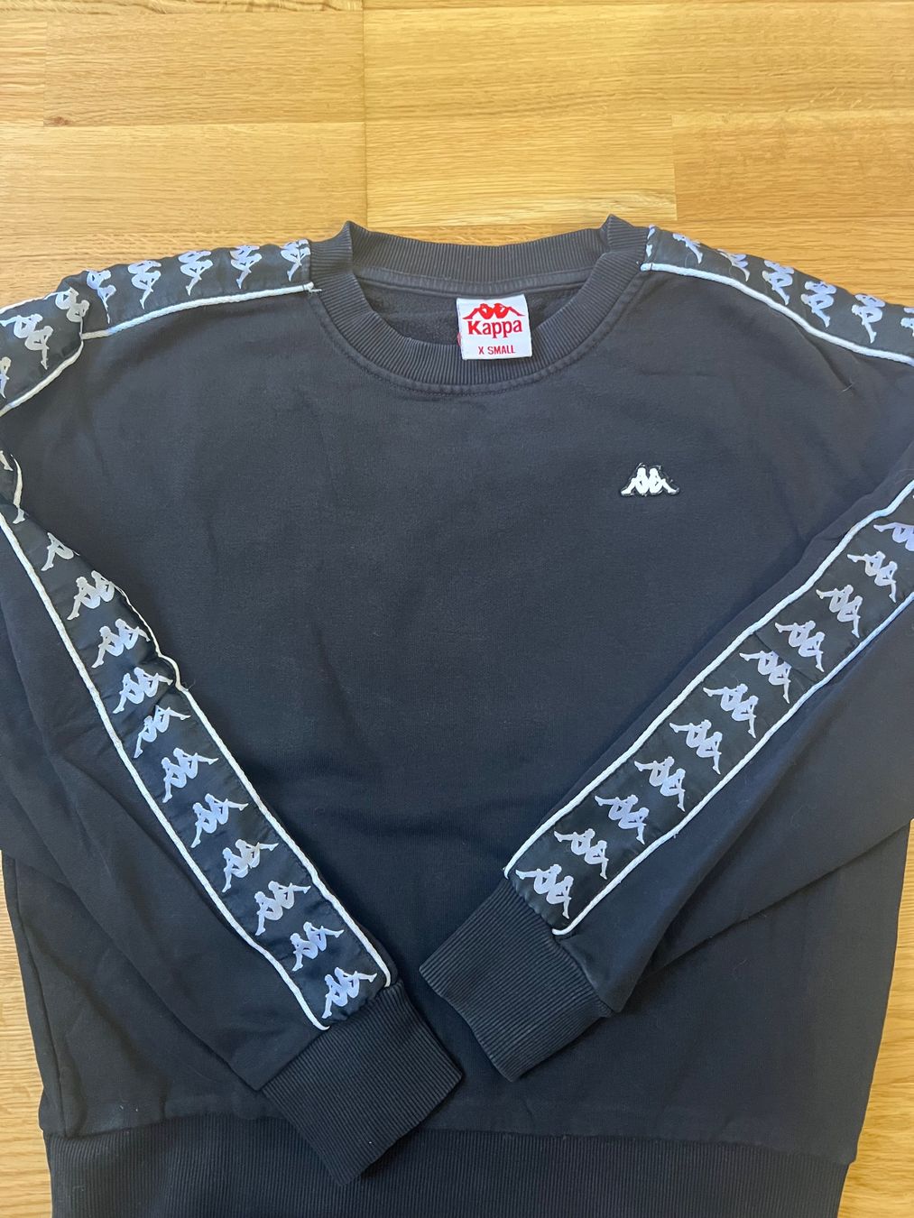 Schwarzer Kappa Pullover mit Logo-Streifen, (Gebraucht) in Bern für CHF ...