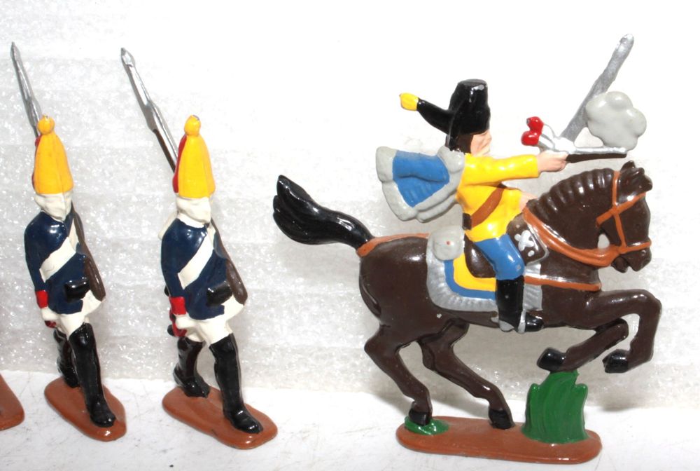 zi C / 17x ZINNSOLDATEN ZINNFIGUREN (ca. 40 Jahre alt) (Gebraucht) in ...