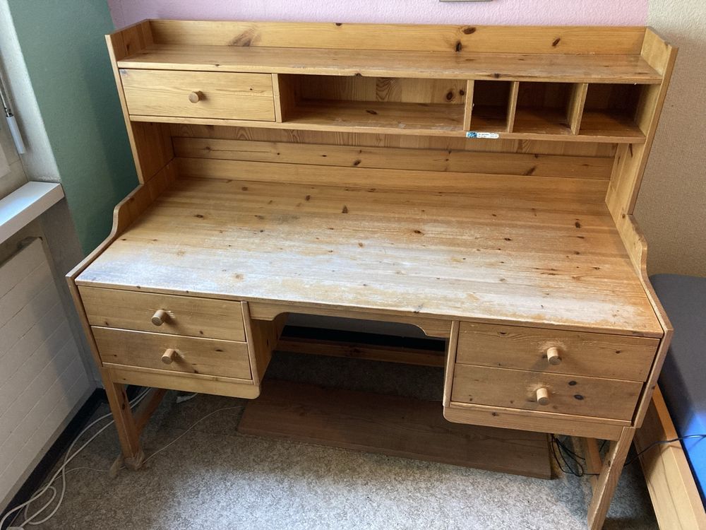 Pult, nur noch am 9.9. möglich, abends (Gebraucht) in Berneck für CHF 0.1 – nur Abholung auf ...