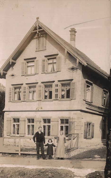 Wohnhaus. Vater mit Tochter (Gebraucht) in Bronschhofen für CHF 10 – mit Lieferung auf Ricardo ...