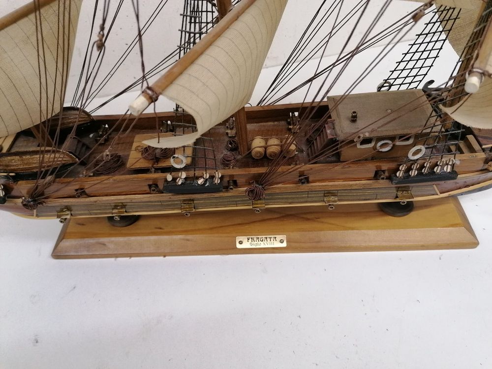 Modellschiff Fragata Siglo XVlll 61cm hoch, 80cm lang (Gebraucht) in Luzern für CHF 91 – nur ...