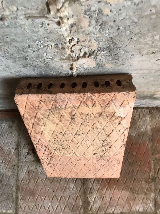 Bodenplatten aus Ton (Gebraucht) in Benken SG für CHF 140 – nur ...