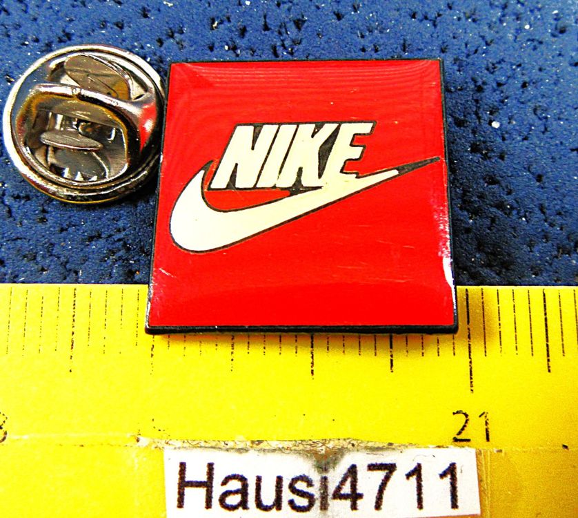 NIKE SPORT PIN GLASIERT 2x2cm (Gebraucht) in Ettingen für CHF 4.95 ...