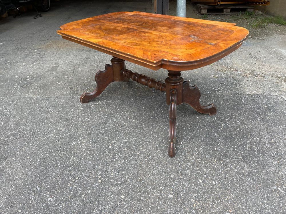 Salontisch, Nussbaum ,mit Furnier, und Drechselelementen, (Gebraucht) in Koblenz für CHF 84 ...