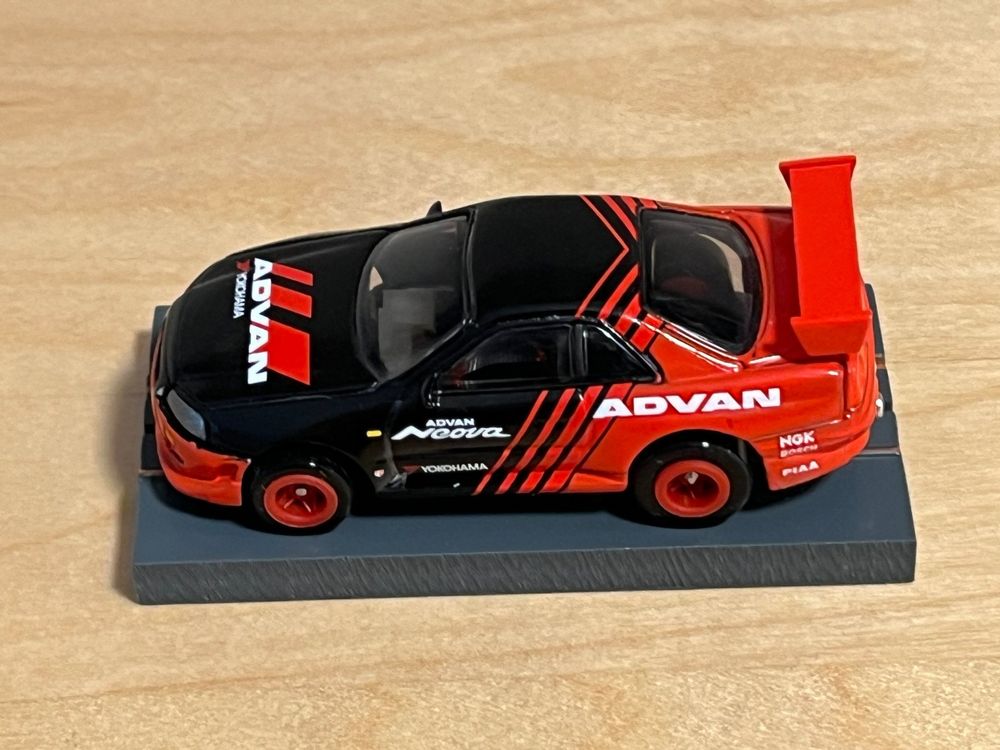 Auto World Nissan GTR rot/schwarz ADVAN neu auf BDR Chassis (Neu ...