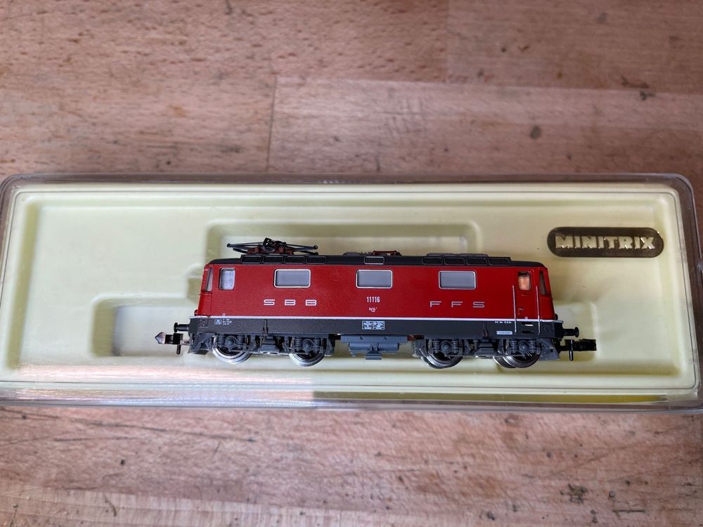 Minitrix 12977 Elok Re 4/4 SBB Rot | Kaufen auf Ricardo