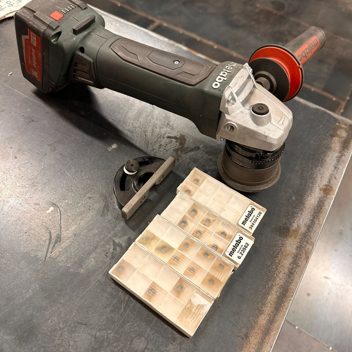 Metabo KFM 18 LTX-3 RF – Akku-Metall-Kantenfräse +Zubeh. (Gebraucht) in ...