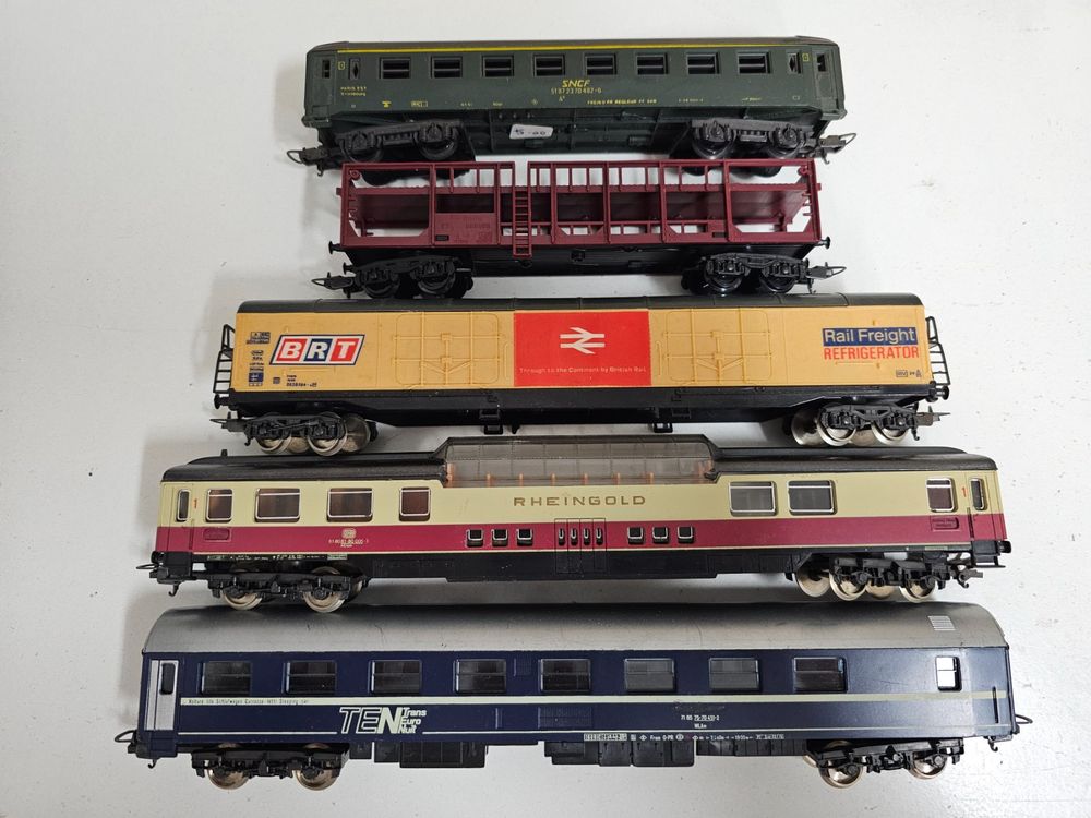 Lima 5 voitures/wagons dès 1.-fr (Gebraucht) in bassecourt für CHF 12 ...