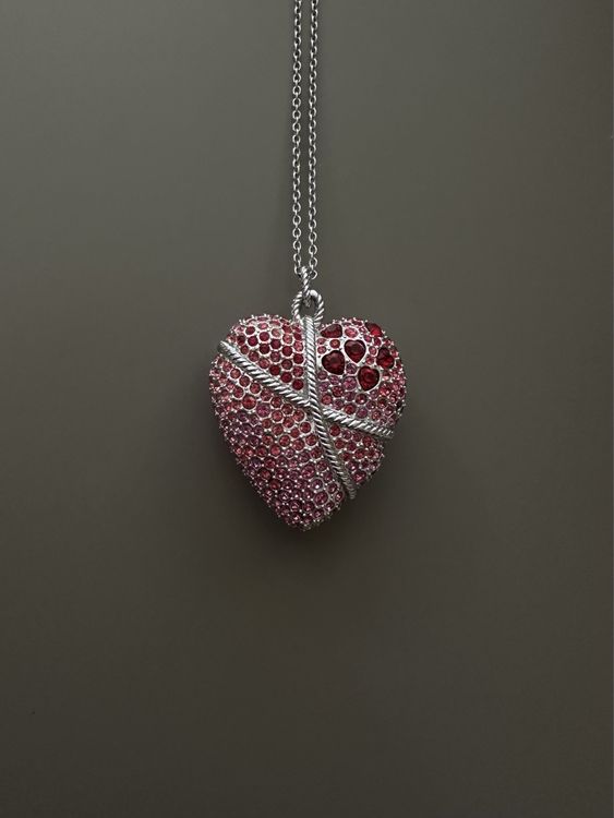 Swarovski Lange Herz Kette (Gebraucht) in Adliswil für CHF 25 – mit Lieferung auf Ricardo kaufen