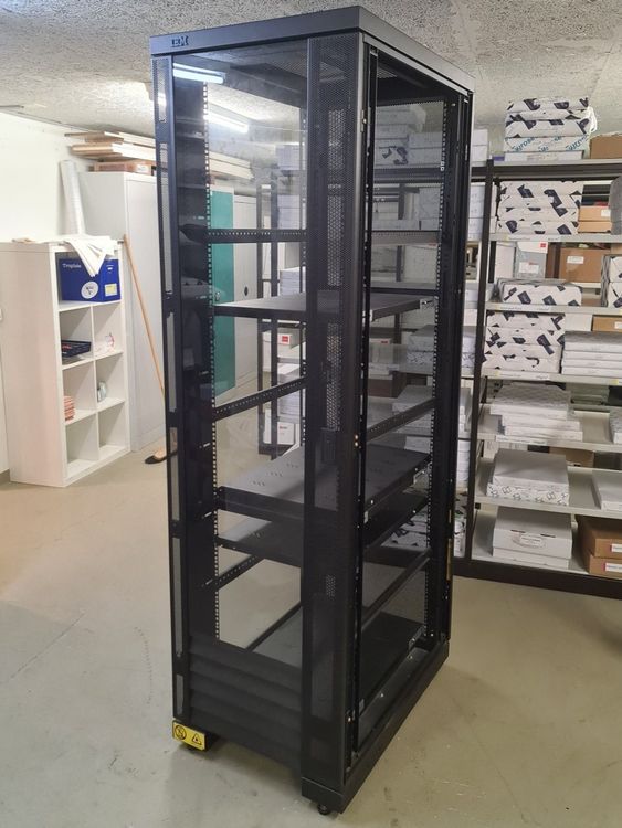 IBM Server Rack 42HE (Gebraucht) in für CHF 1 – nur Abholung auf ...