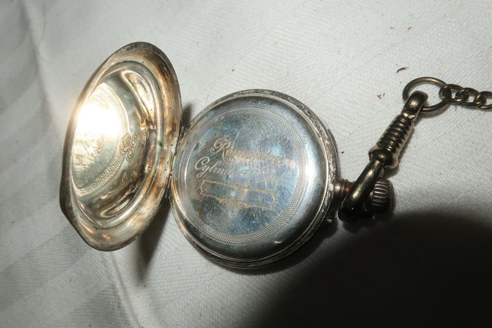 Kleine Taschenuhr, Victoria, 800 er Punze, ab nur 1 Fr.!! (Defekt) in ...