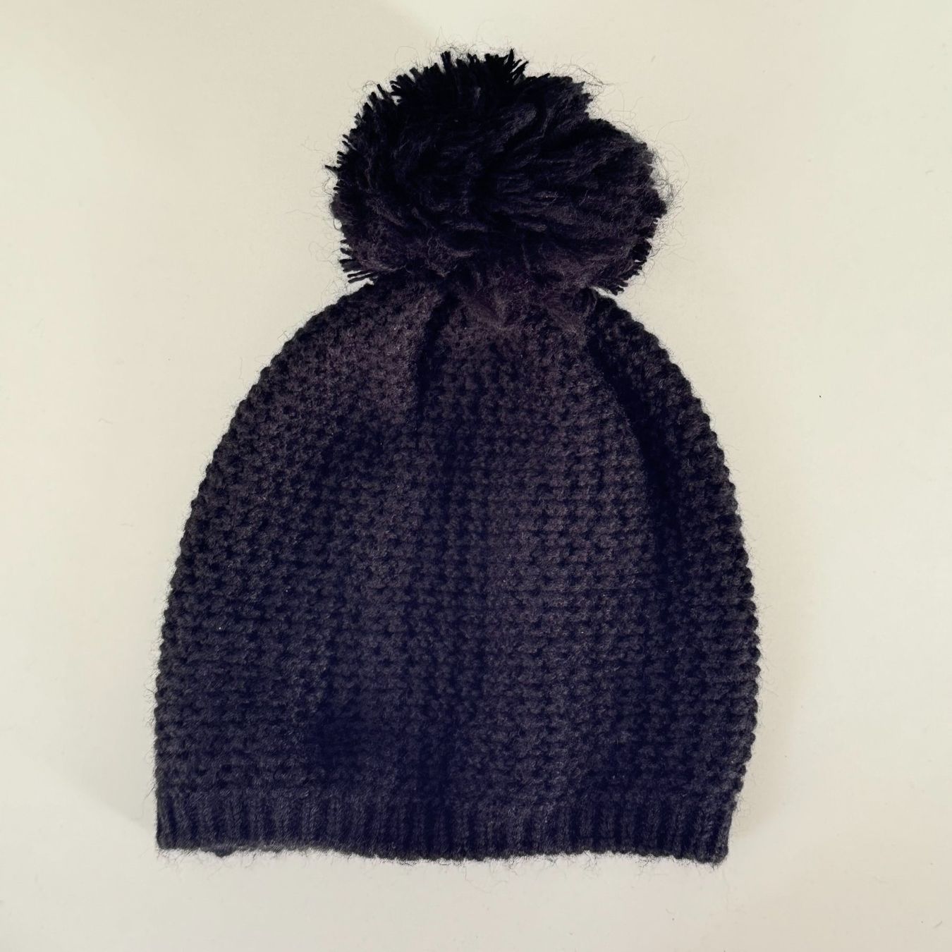 Bonnet noir - Maddison - pompom tricot simple (D'occasion) à Genève ...