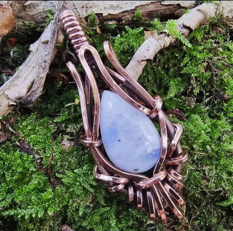 Anhänger mit Mondstein elegant umschlungen von Kupfer (Neu (gemäss Beschreibung)) in Sisseln AG ...