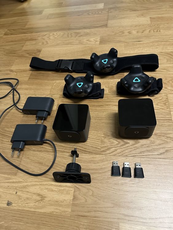 HTC Vive 1.0 Base Stations + 1st gen trackers (Gebraucht) in Châtelaine ...
