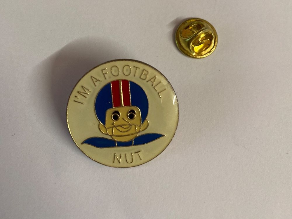 PIN'S - I'M A FOOTBALL - NUT | Kaufen auf Ricardo
