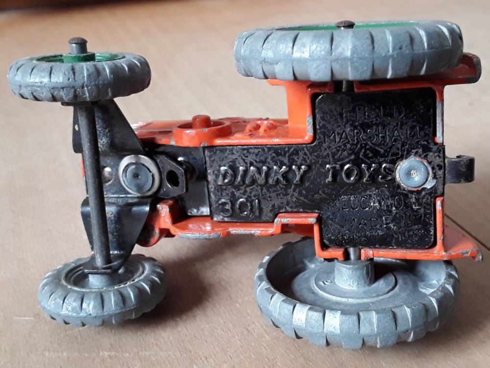 Dinky Toys No.301 Field Marshall Tractor - Grüne Felgen RAR! (Gebraucht ...