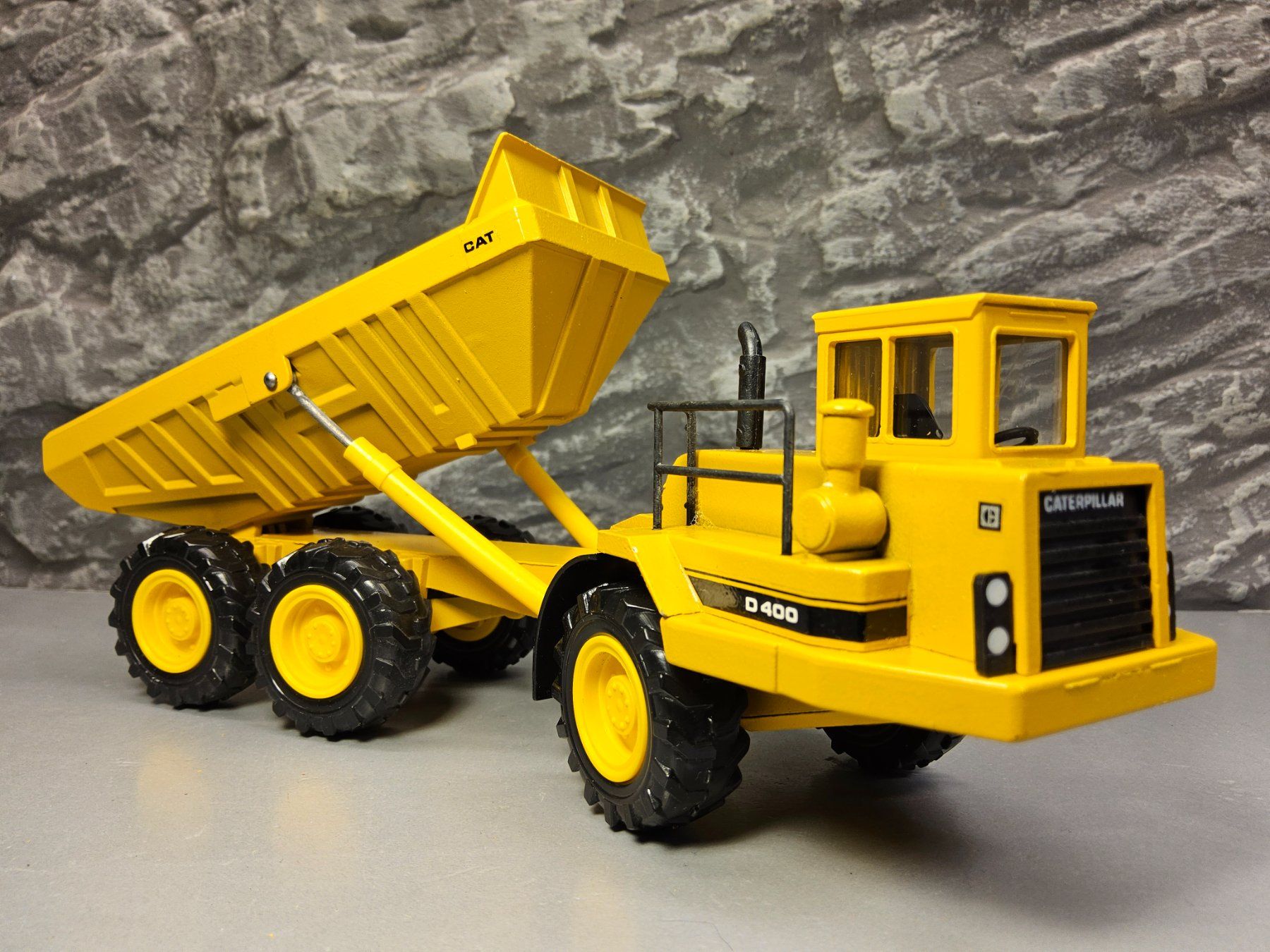 CAT D400 Muldenkipper _ Kipper __ Caterpillar __ in OVP 1:50 (Gebraucht ...