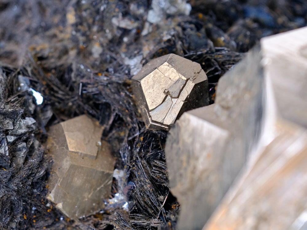 Pyrit-Hämatit-Stufe - Mineral - 1A in Museumsqualität (Gebraucht) in Heiden für CHF 109 – mit ...