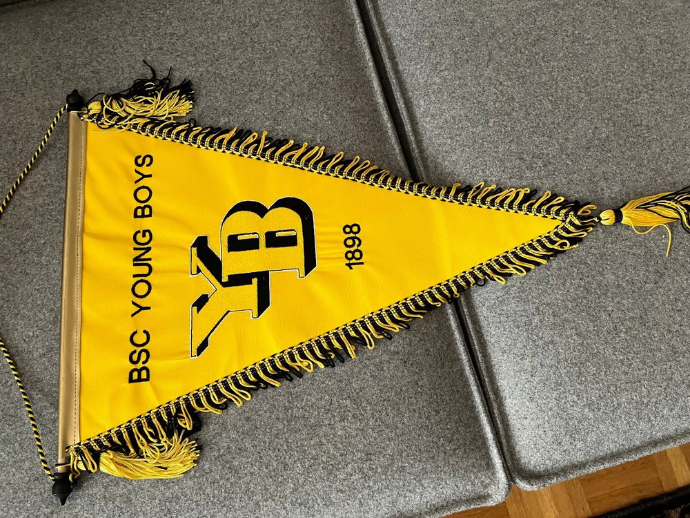 Grosser YB Wimpel gestickt um 2008 - hängt auch im YB Museum | Kaufen auf Ricardo