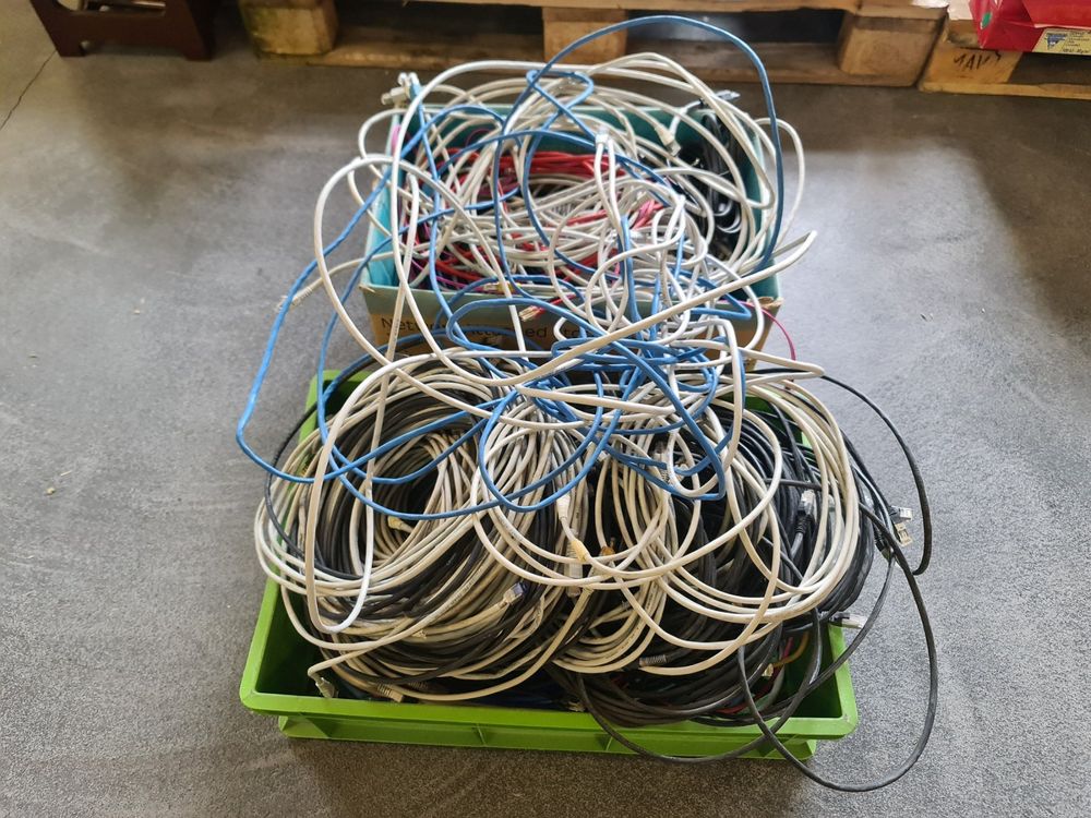 Posten Internetkabel in div. Farben und Längen ab 1.- (Gebraucht) in ...