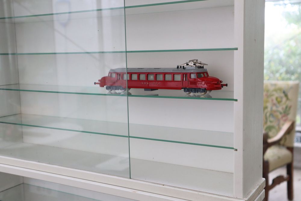2 x schöne Modellbahn Vitrine - 63 x 40 x 12cm - H0 / N (Gebraucht) in ...